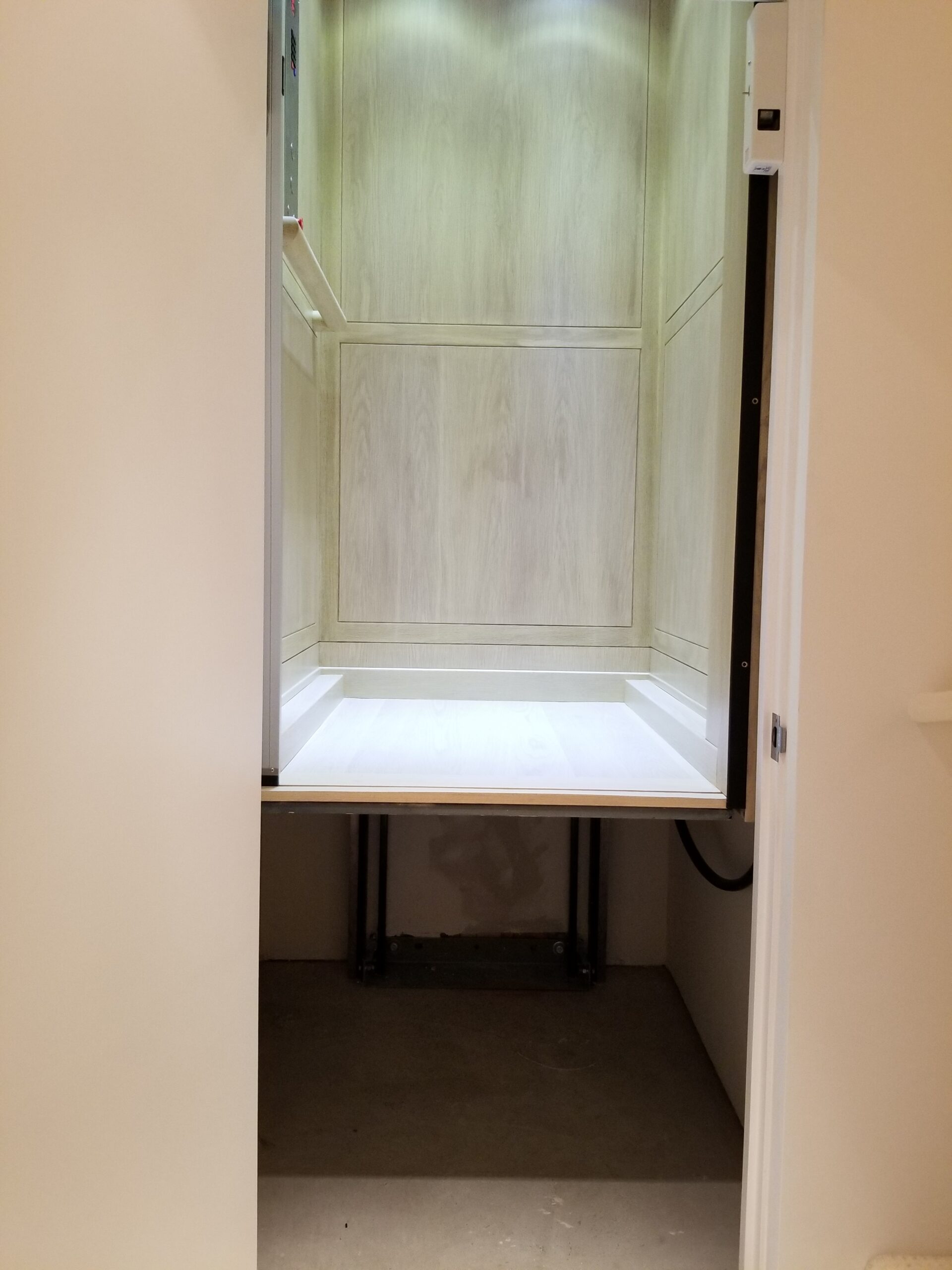 Home Elevators in Des Moines Iowa | Arrow Lift
